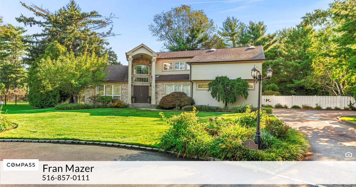 3 Pond Ridge Rd, Woodbury, NY 11797